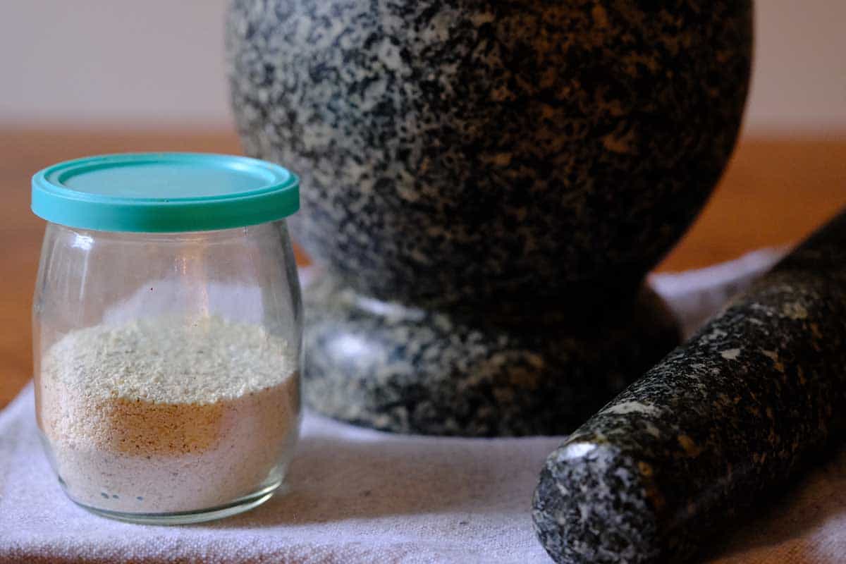 How to Make Thai Toasted Rice Powder (Khao Khua)