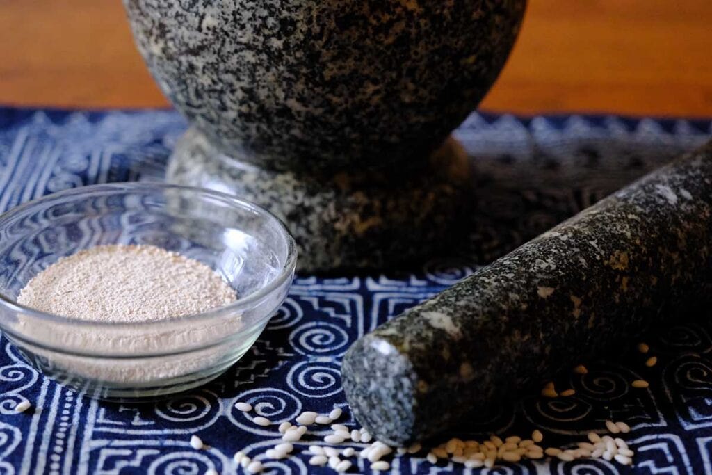 How to Make Thai Toasted Rice Powder (Khao Khua)